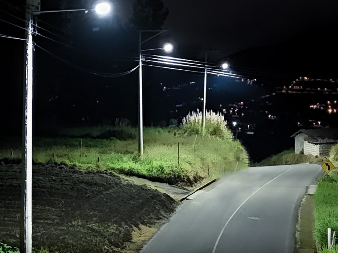 Pilahuín: Centro parroquial mejora alumbrado público - El Heraldo