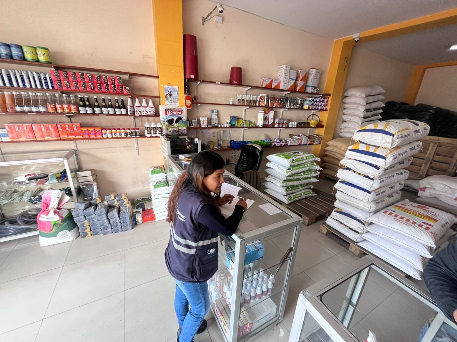 Agrocalidad controla insumos agropecuarios - El Heraldo