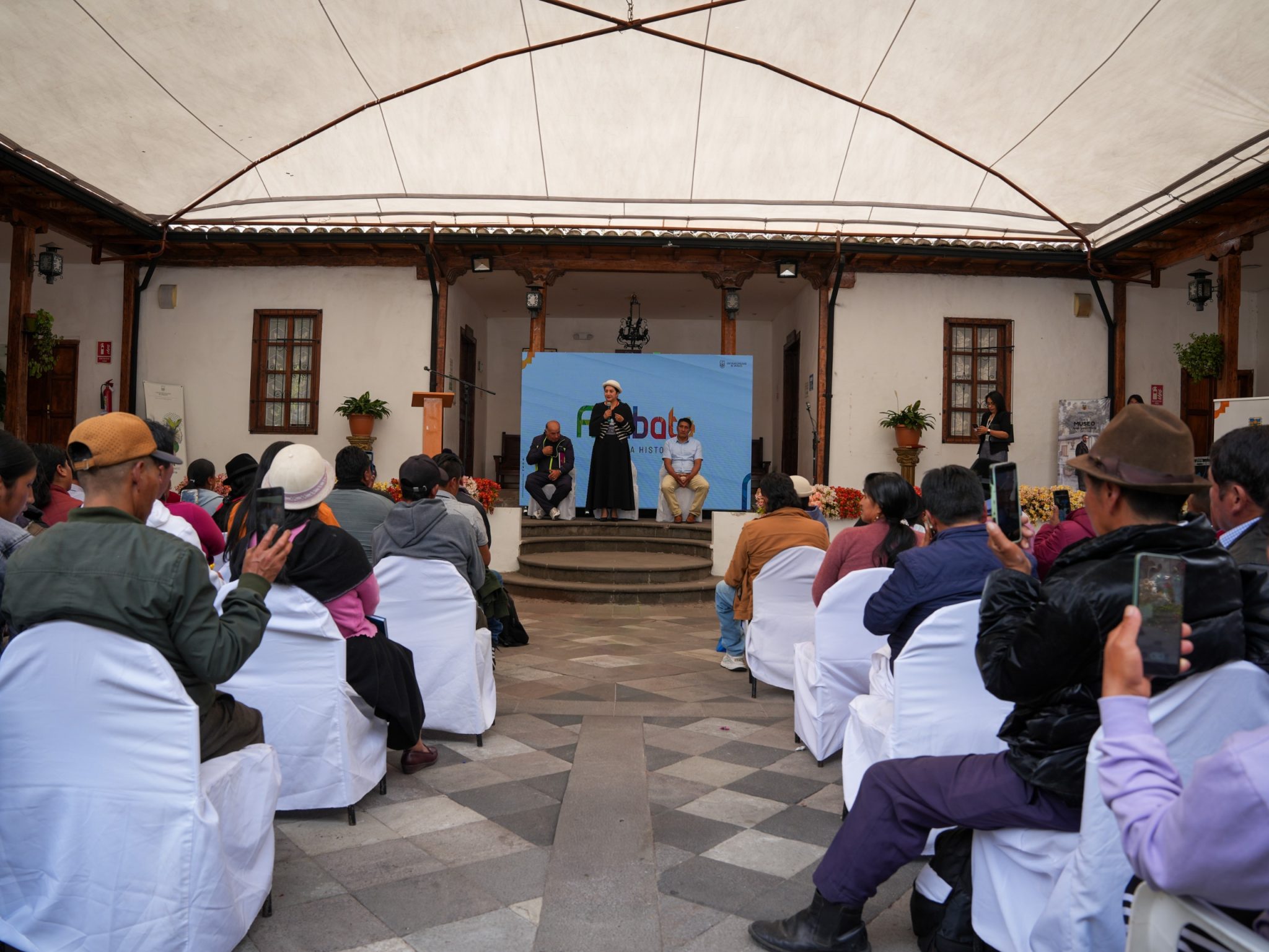 Líderes comunitarios fortalecen participación en curso - El Heraldo